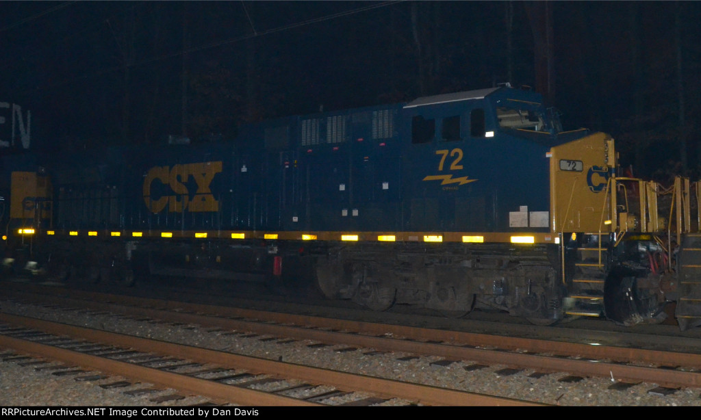 CSX AC44CW 72 in clean YN3 in the middle on Q034-11